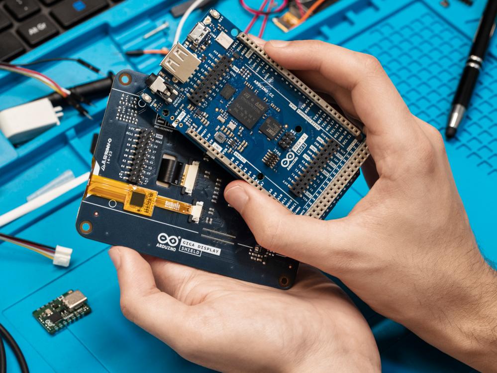 Köp Arduino Giga Display Shield till rätt pris @ electrokit Köp Arduino Giga Display Shield till rätt pris @ electrokit