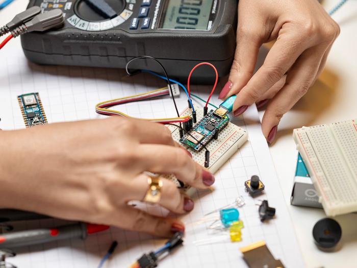 Köp Arduino Nano ESP32 (no headers) till rätt pris @ electrokit