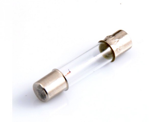 Köp Glödlampa 8V 300mA 6x31mm till rätt pris @ electrokit